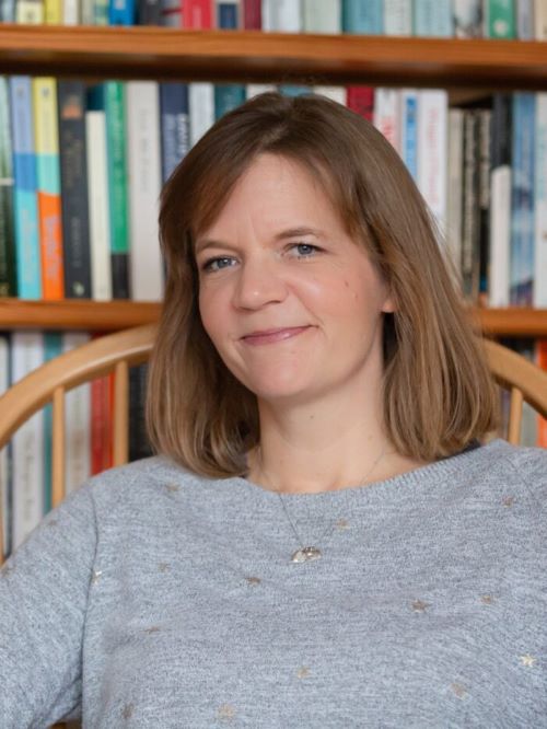 Annie Lyons: Pommisuojan lukupiiri - parhaat asiat alkavat kirjoista